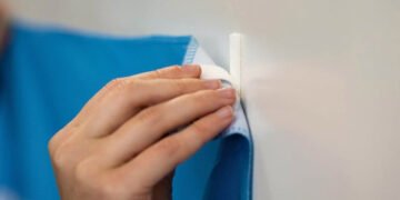 How to Hang a Banner on a Wall Without Damage - Mitmunk